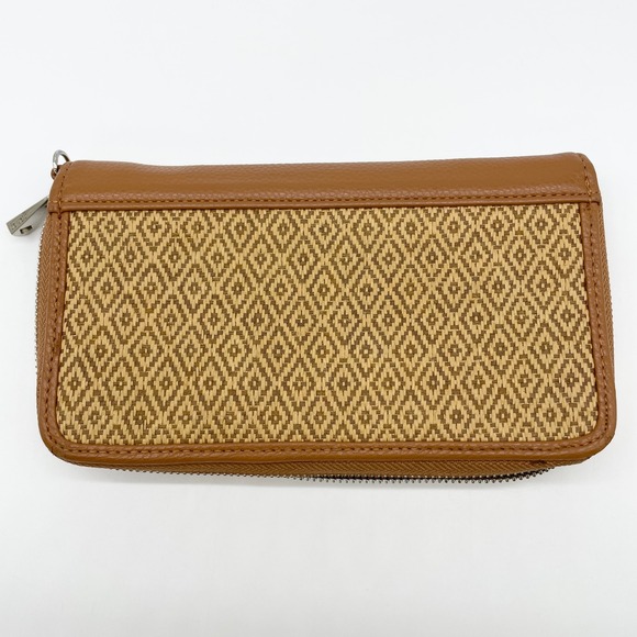 thirty-one | Bags | Jewell By Thirty One Zippy Wallet All About The ...